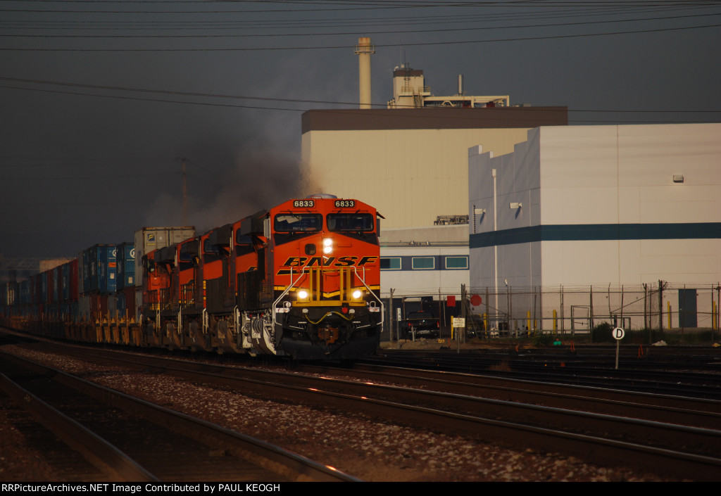 BNSF 6833 Leads the S SCL-LPC on Her Return Run (Previously Got Her Yesterday) as the Rising ...